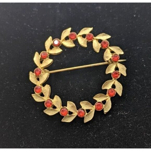 Jewelry | Vintage Brooch Pin 1k Gold Wreath Red Rhinestones Leaves And ...